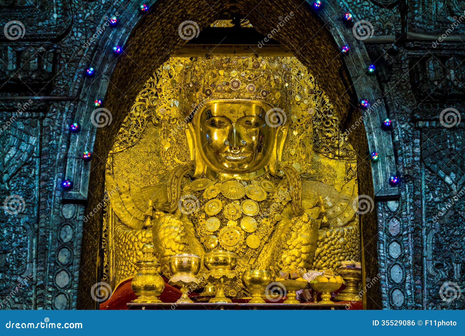 Mahamuni Buddha, Myanmar fotografia stock. Immagine di asia - 35529086