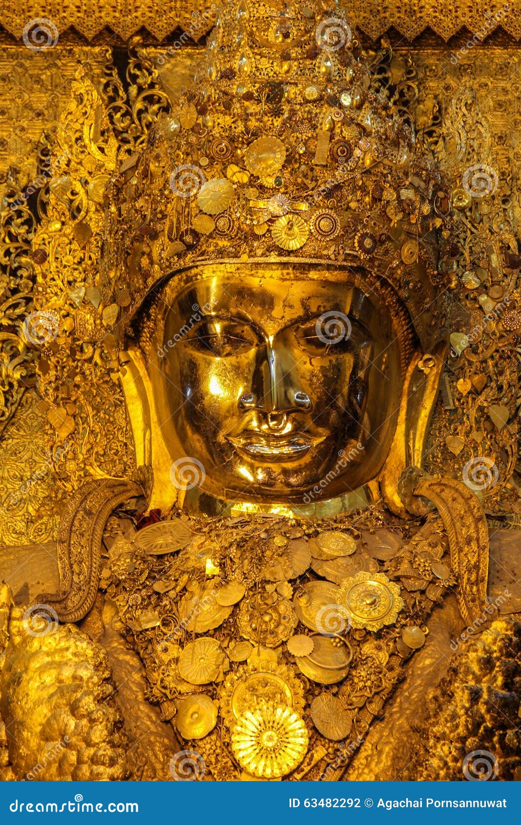 Mahamuni Buddha, Myanmar, Mandalay Stock Photo - Image of ubein, temple ...