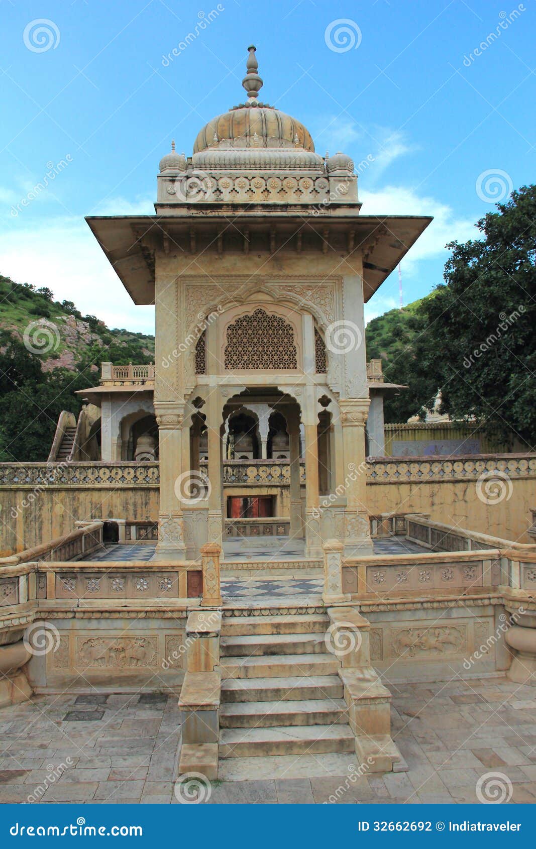 Maharani Ki Chhatri in Jaipur. Stock Foto - Image of toerist, heuvels ...