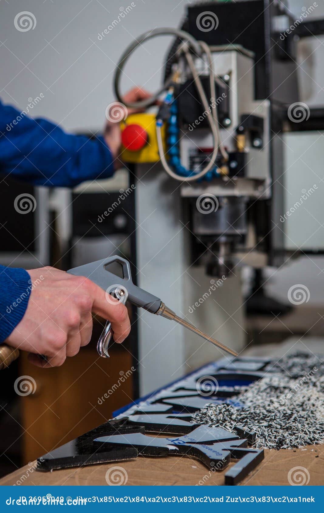 Mahlen und Graviermaschine stockbild. Bild von industriell - 36955049