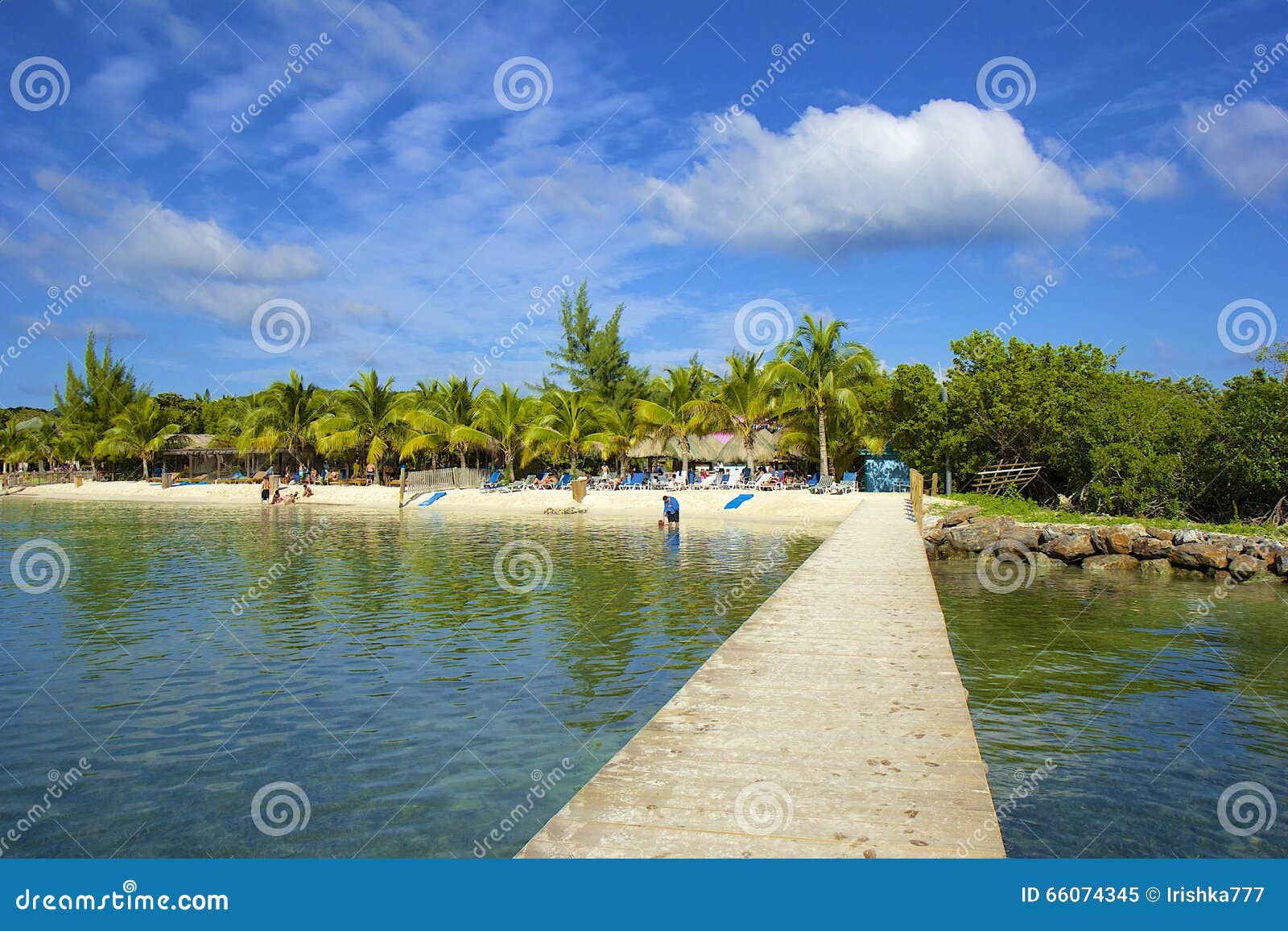 Mahogany Bay in Roatan, Honduras Editorial Image - Image of island ...