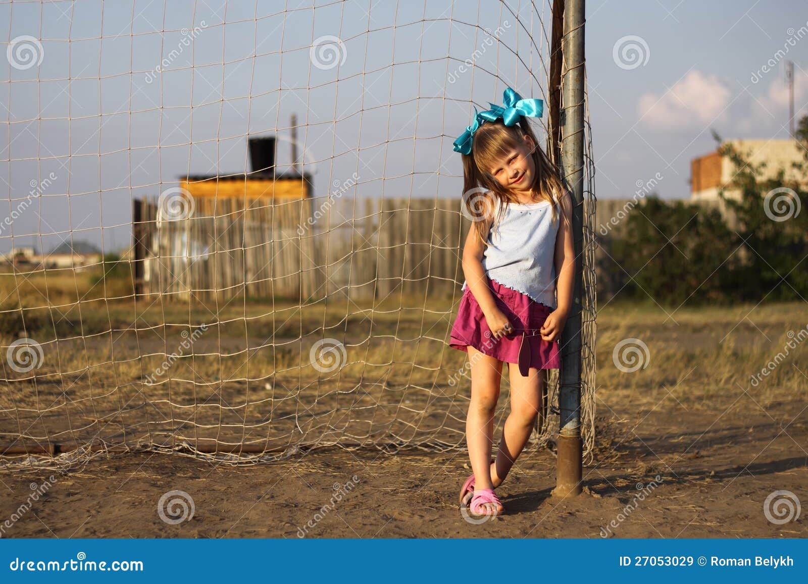 Maigre De Fille Sur La Porte Du Football Image Stock Image Du
