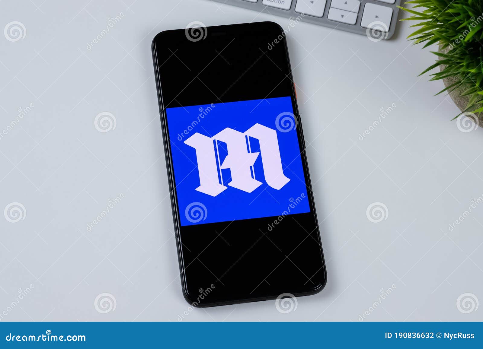 Daily Mail Online App Logo on a Smartphone Screen. Editorial ...
