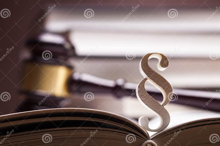 Maillet de justice ! image stock. Image du permissible - 47155331