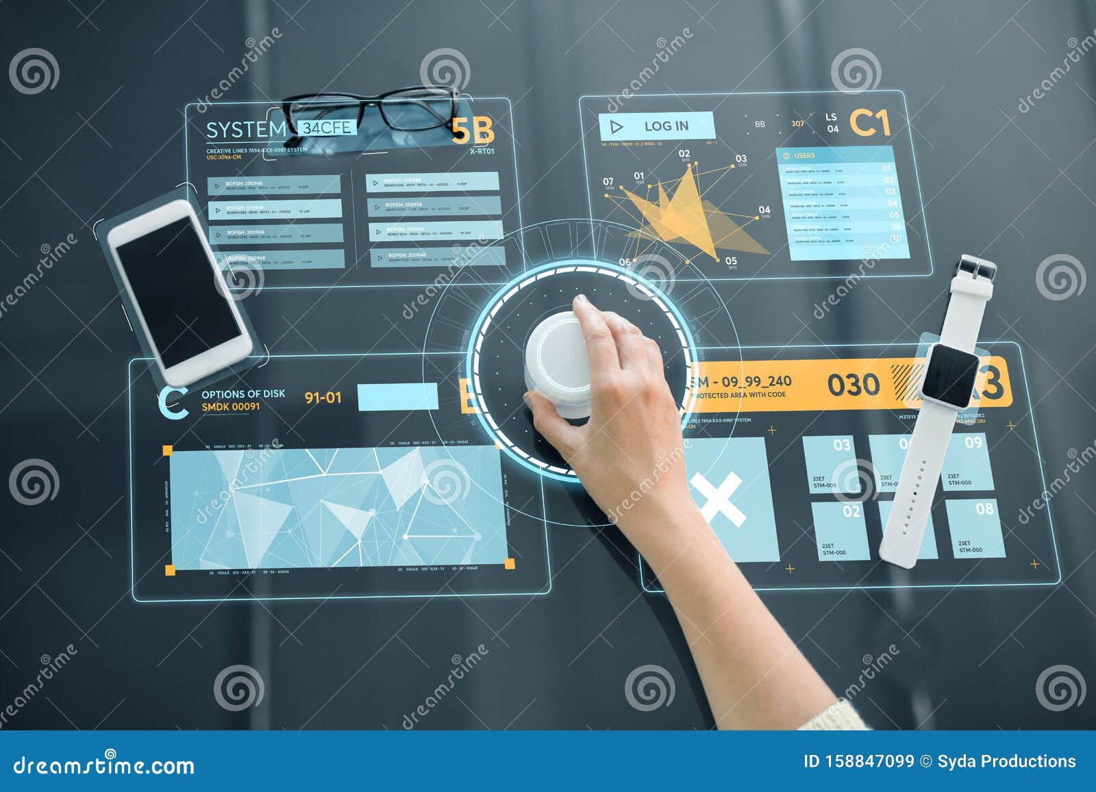 Main Avec Bouton De Commande Sur Le Panneau Interactif Image stock ...