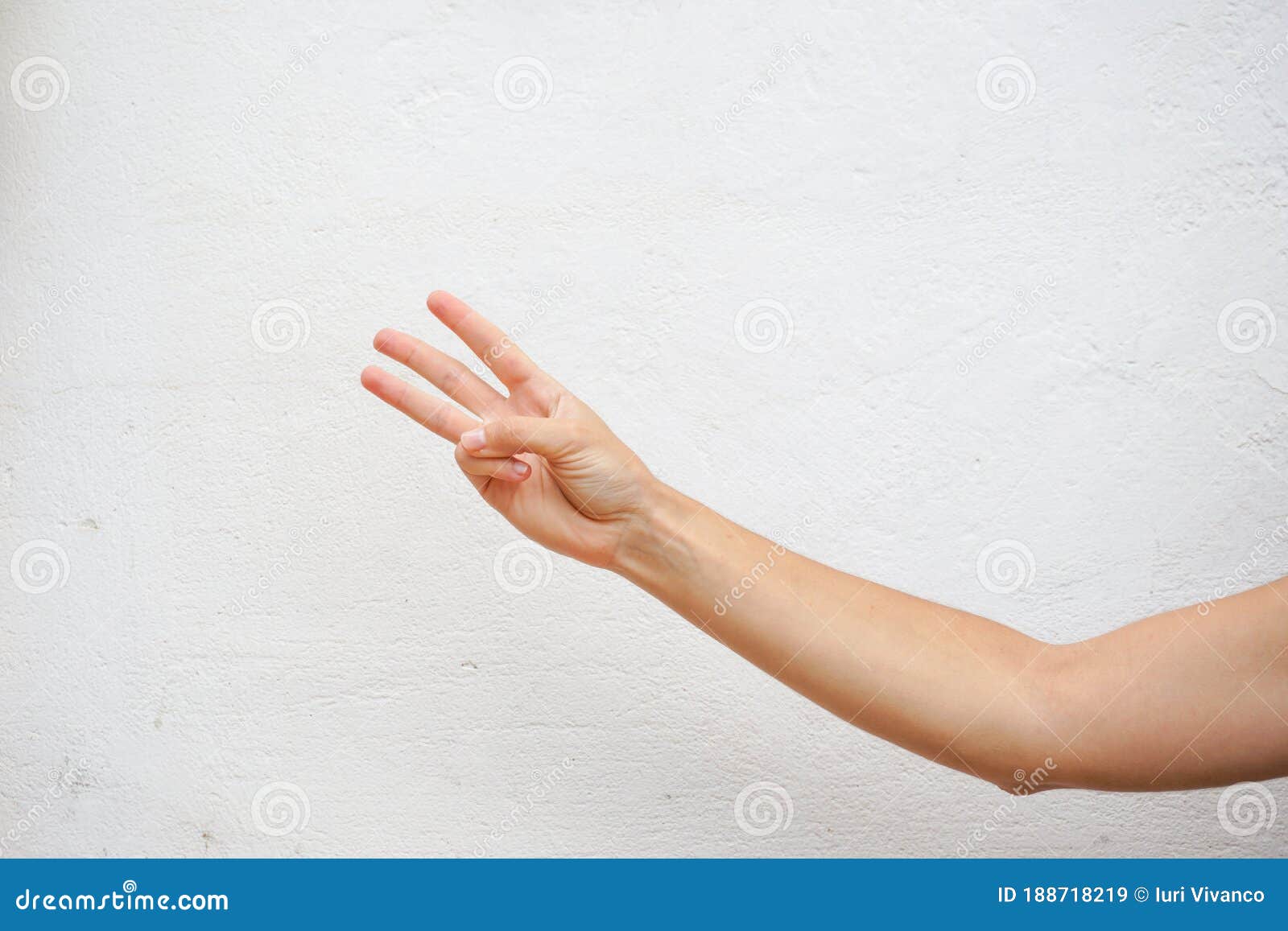 Main avec trois doigts. image stock. Image du caucasien - 188718219