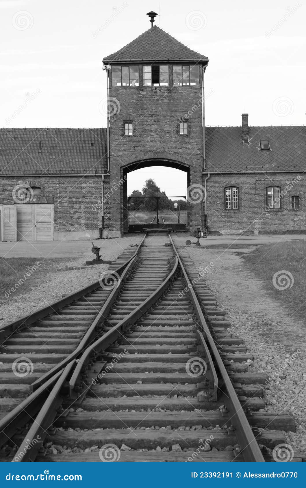 Main entrance to Auschwitz editorial photo. Image of holocaust - 23392191