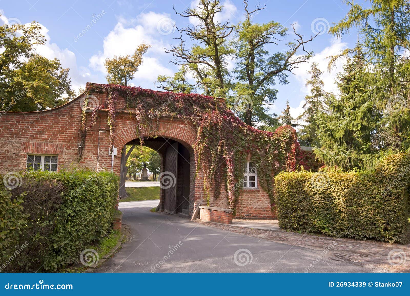 Main entrance to mansion stock image. Image of enter - 26934339