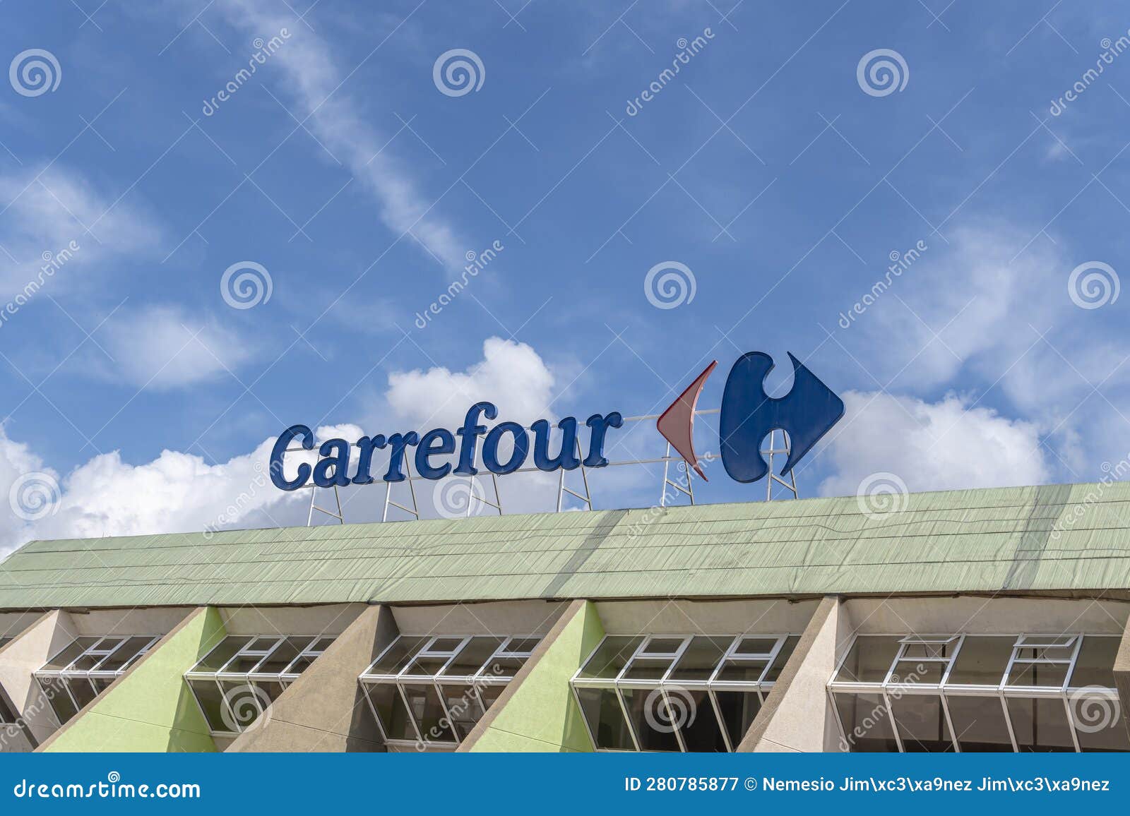 Main Facade of the Multinational Hypermarket Chain Carrefour Editorial ...