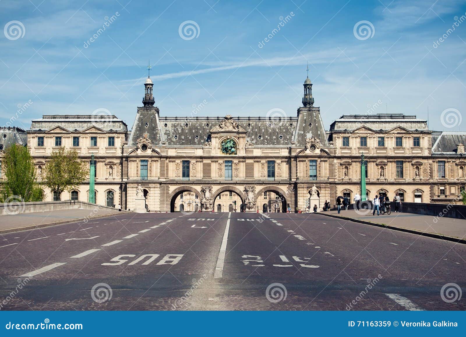 Main gate of Louvre editorial stock image. Image of culture - 71163359