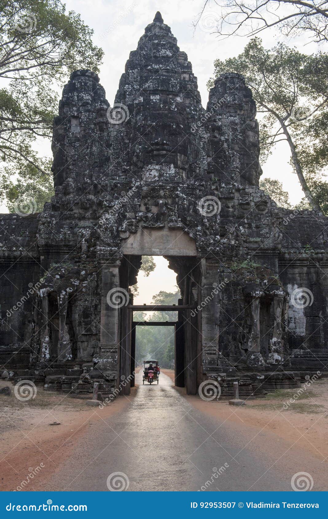 The Main Gate To the Temple Complex Editorial Photography - Image of ...