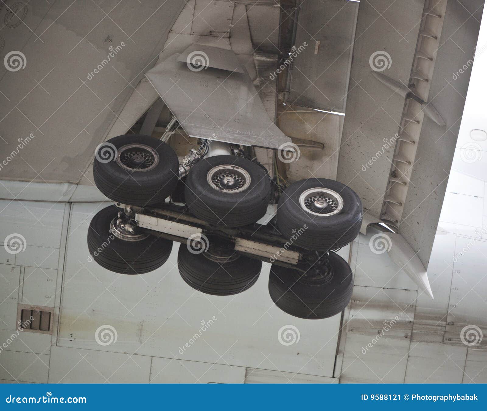 Main Landing Gear stock image. Image of plane, boeing - 9588121