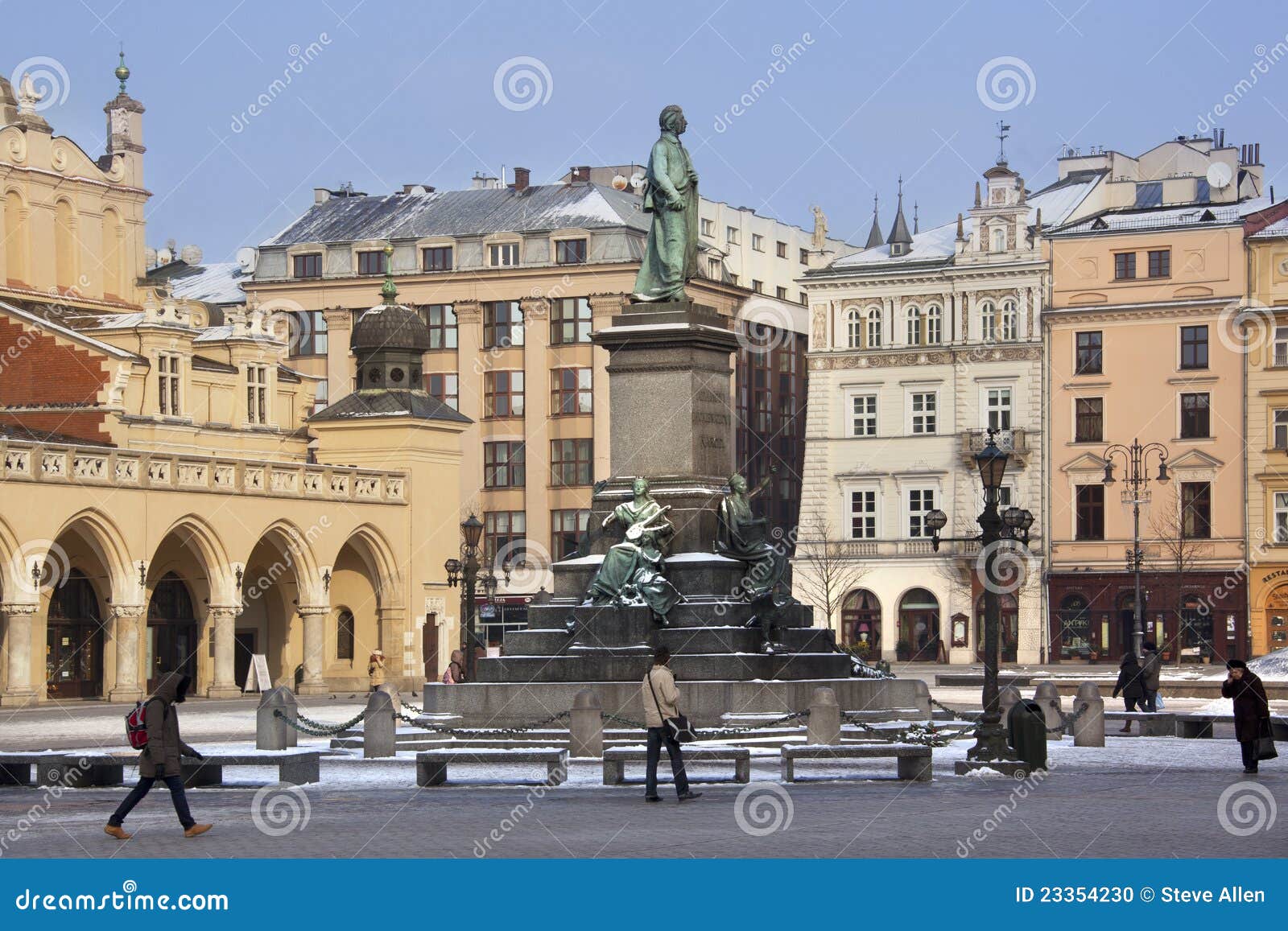 Main Square - Krakow - Poland Editorial Image - Image of statue, travel ...