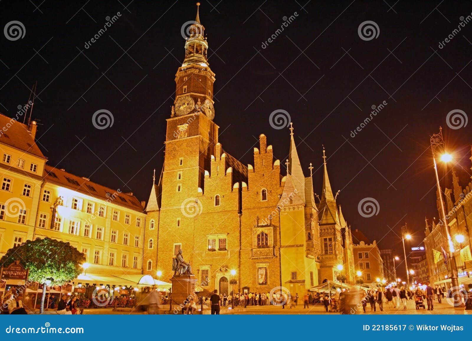 Main Square in Wroclaw (Poland) at Night Editorial Photography - Image ...