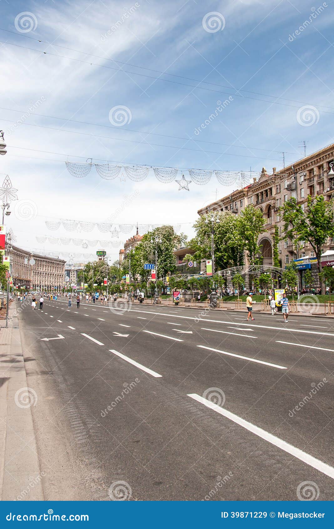 Main Street - Kreshatik in Kiev Stock Image - Image of auto, heap: 39871229