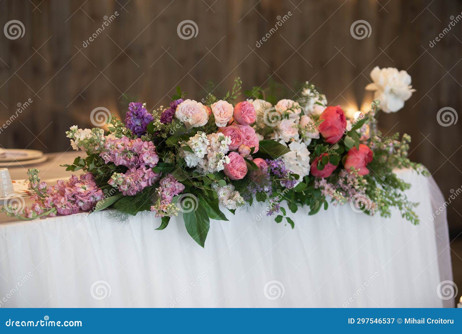 Main Table at a Wedding Reception with Beautiful Flowers. Wedding ...