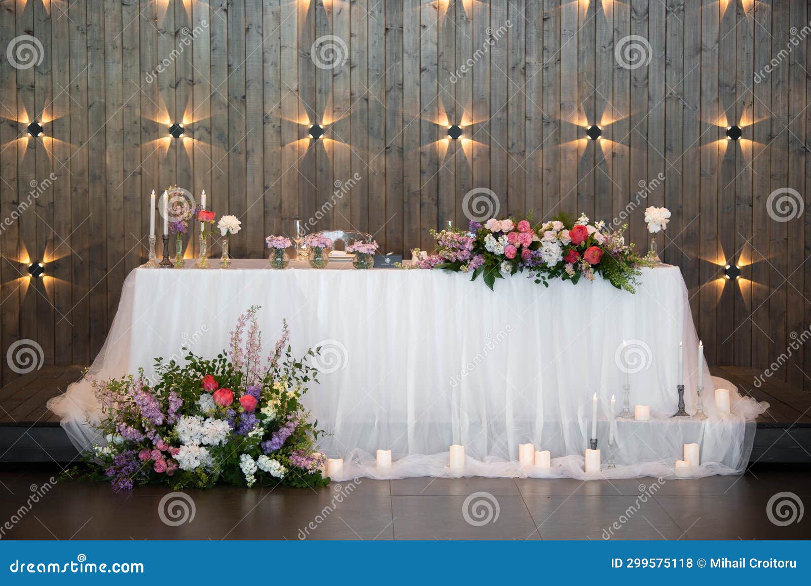 Main Table at a Wedding Reception with Beautiful Flowers. Wedding ...