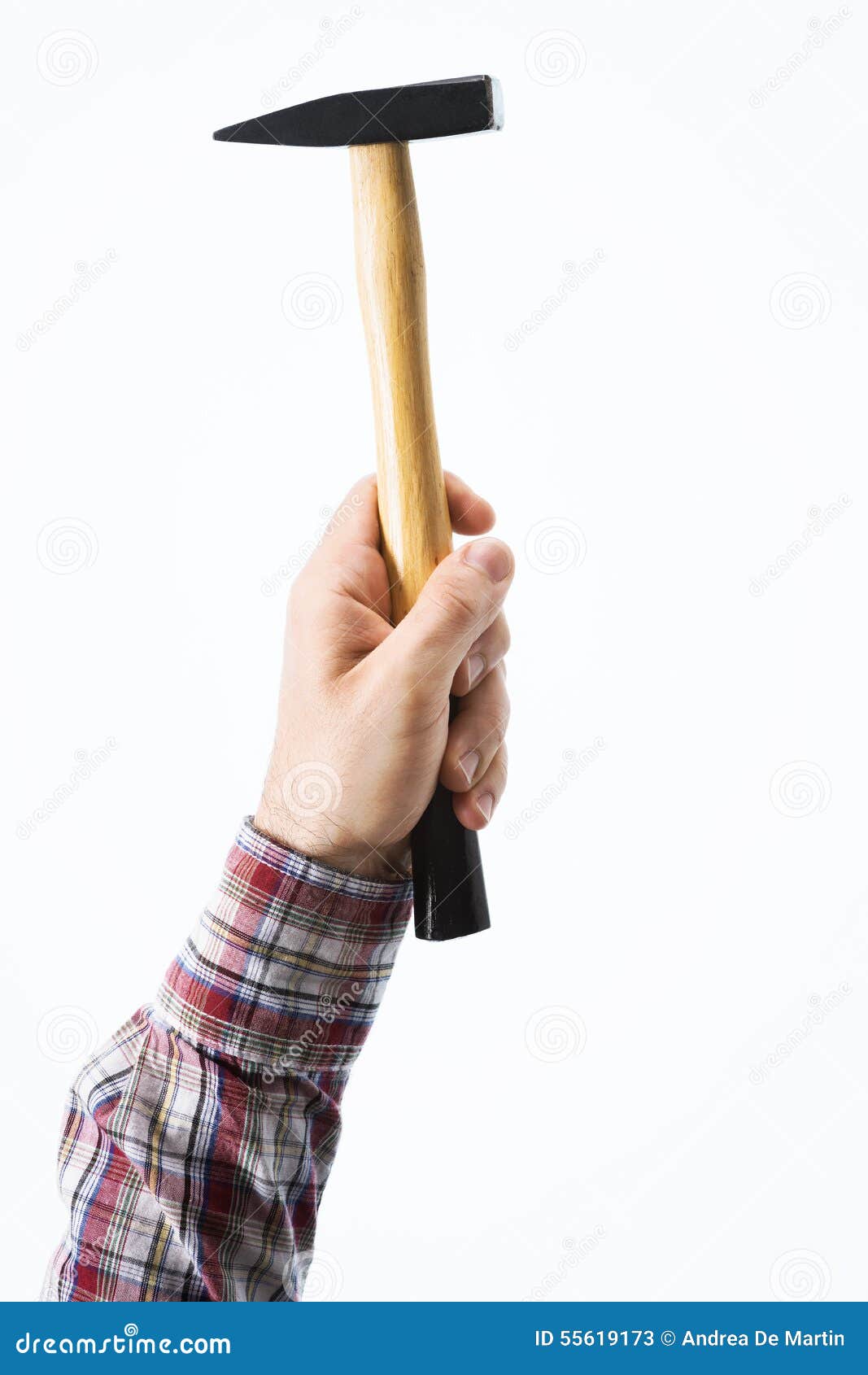 Main tenant un marteau image stock. Image du chemise - 55619173