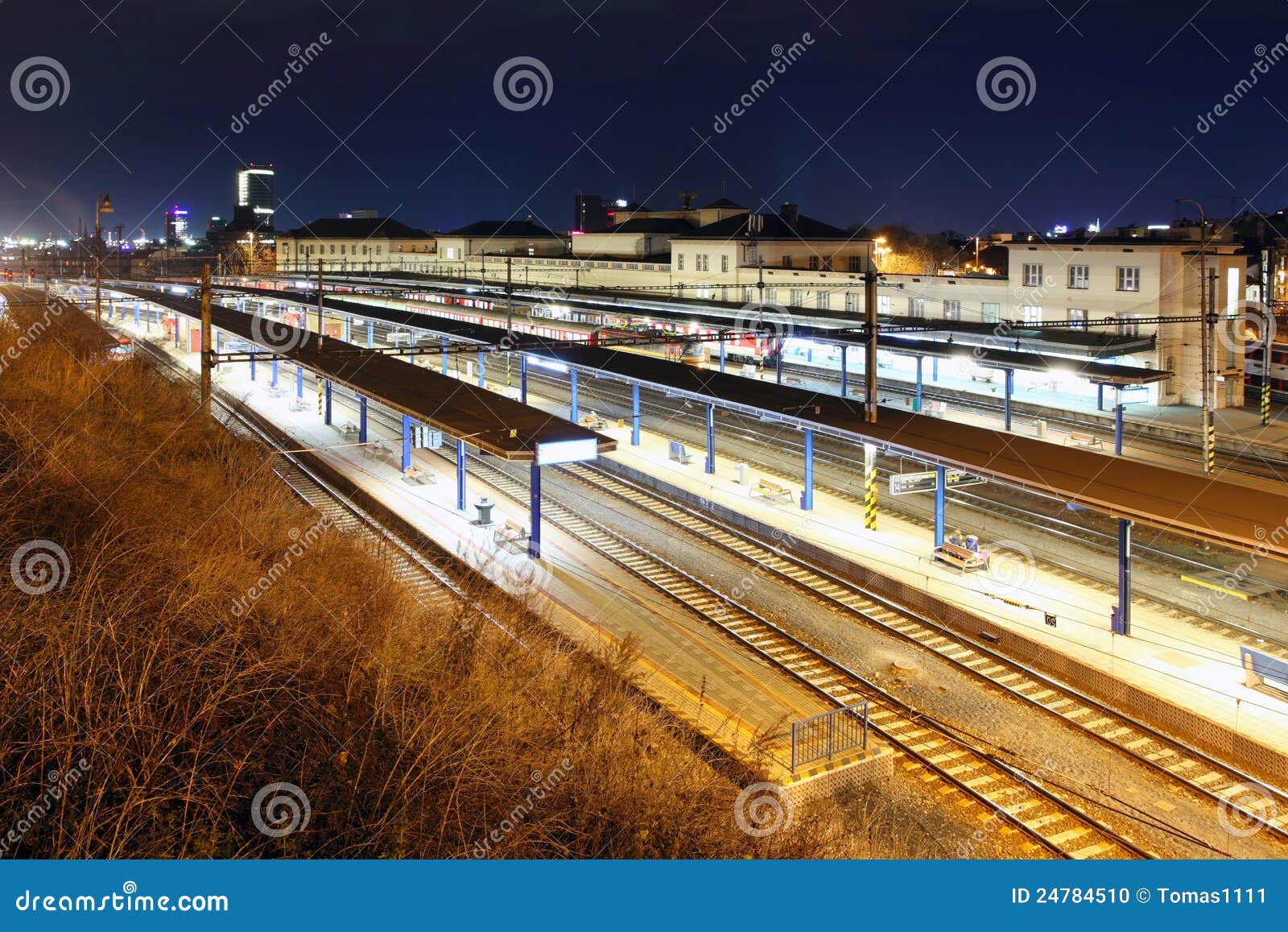 Main Train Station in Bratislava Stock Photo - Image of huge, business ...