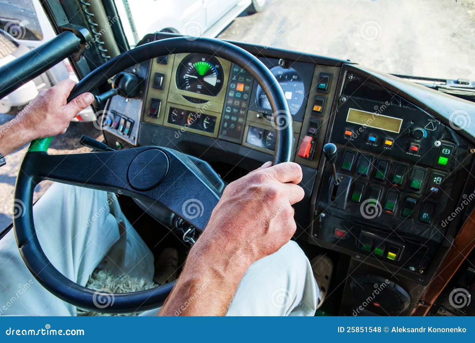 Mains Du Bus De Commande De Gestionnaire Photo stock - Image du roue ...