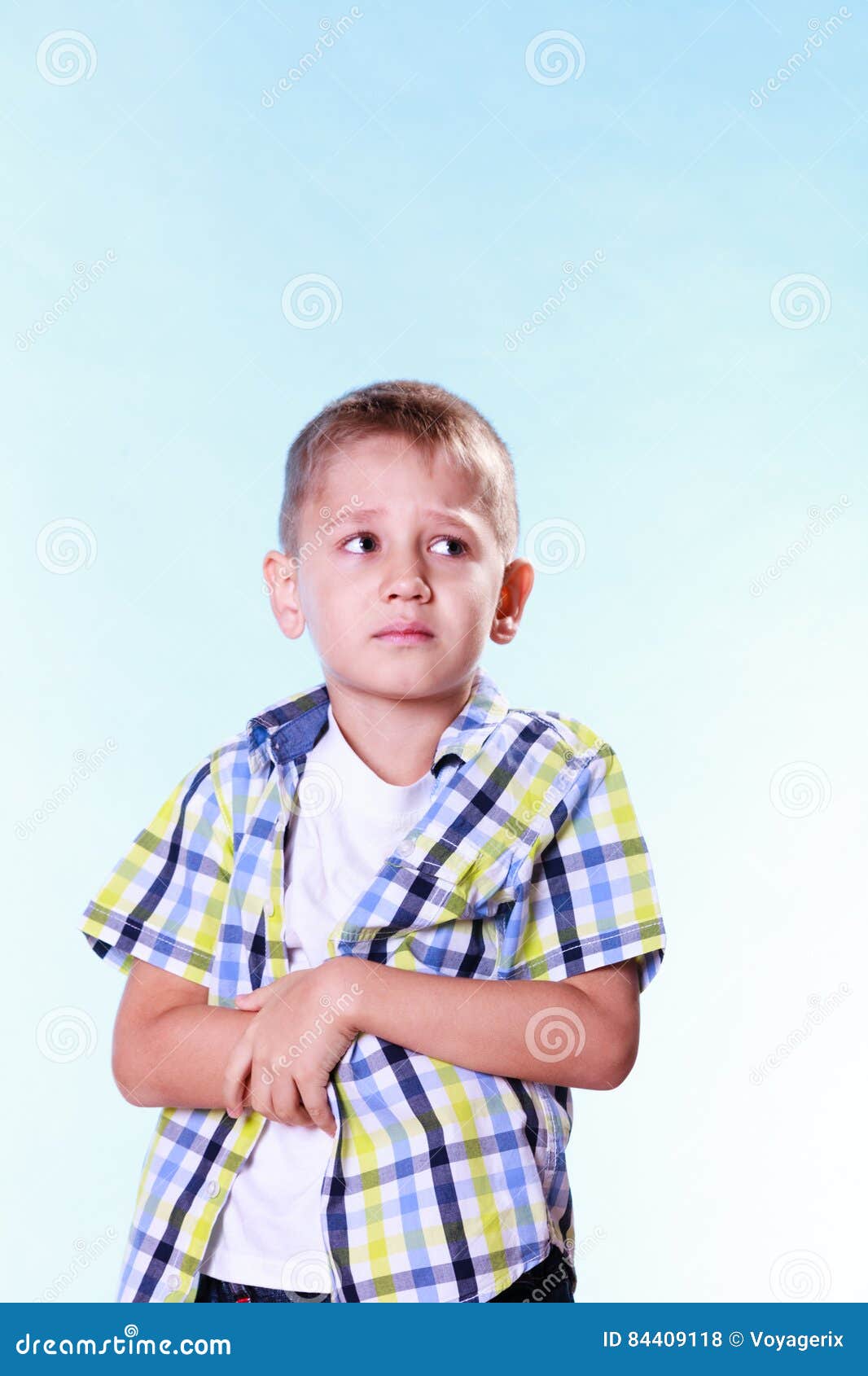 Mains Timides De Prise De Petit Garçon Photo stock - Image du ...