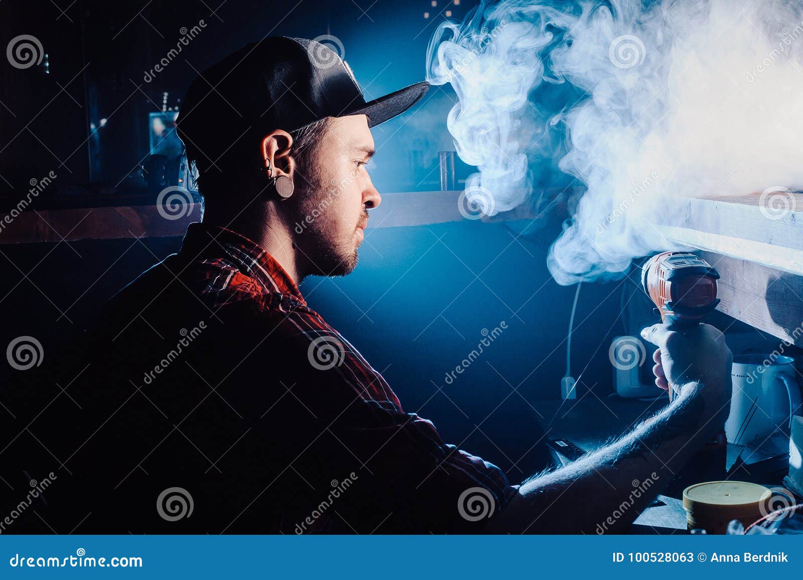 The Process of Servicing the Mechanical Vape Device. Master Replace ...