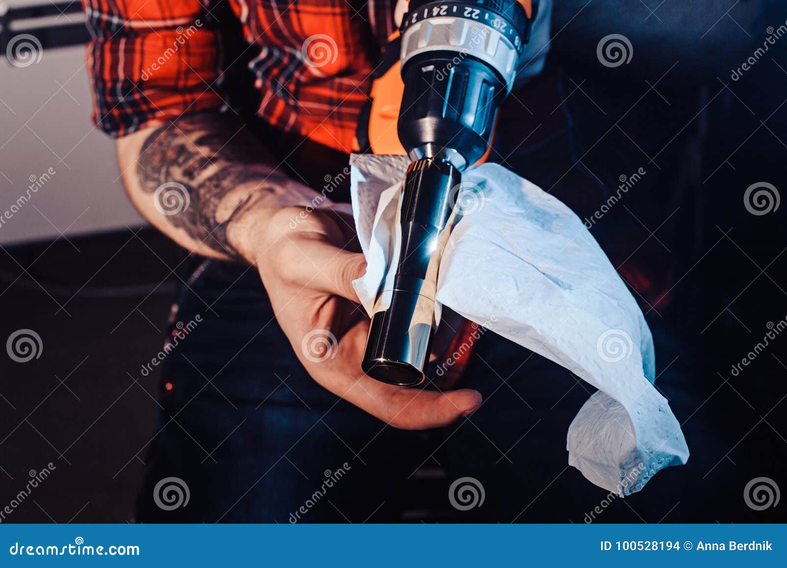 The Process Of Servicing The Mechanical Vape Device. Master Replace ...