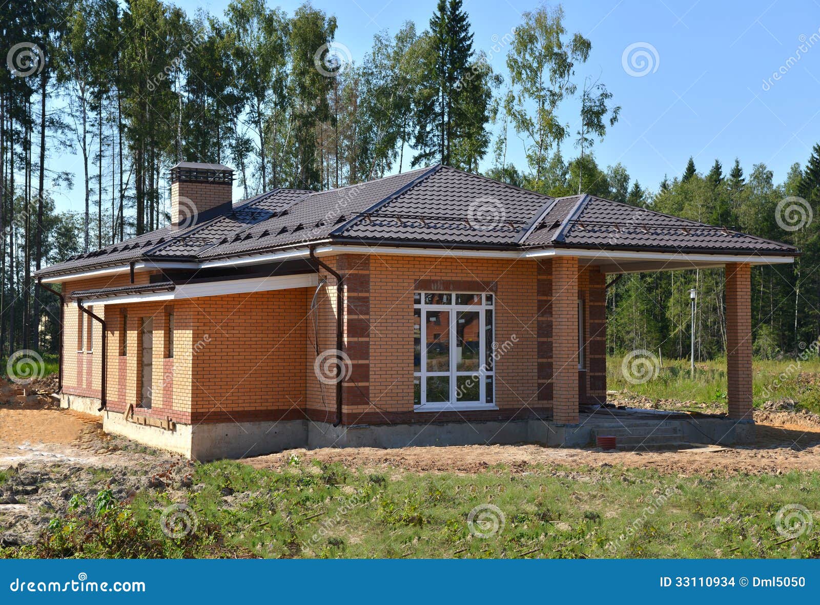 Maison Coloniale Moderne De Brique Photo stock - Image du conception ...