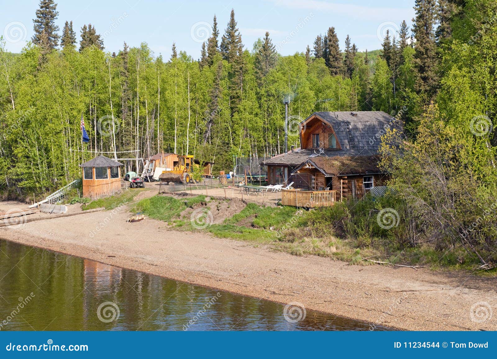 Maison D'Alaskan De Bord De Mer Photo stock - Image du maison, pays ...