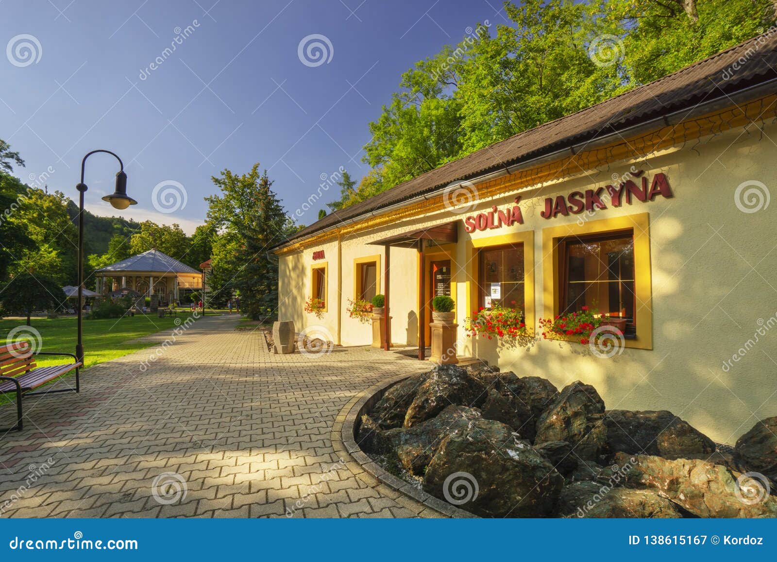Maison De Bain De Jaskyna De Solna Chez Sklene Teplice Image stock ...