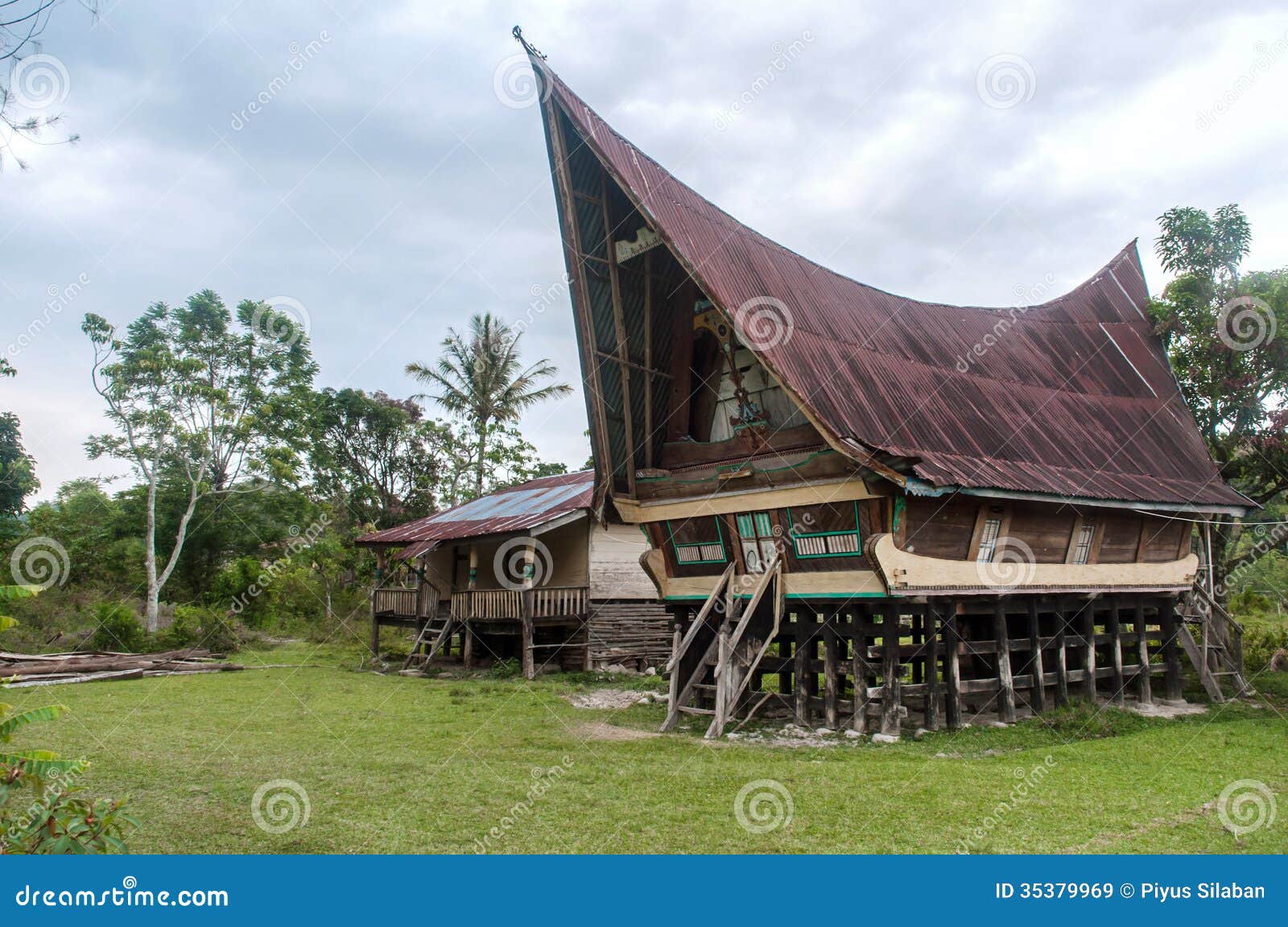 Maison de Batak. image stock. Image du fleuri, histoire - 35379969