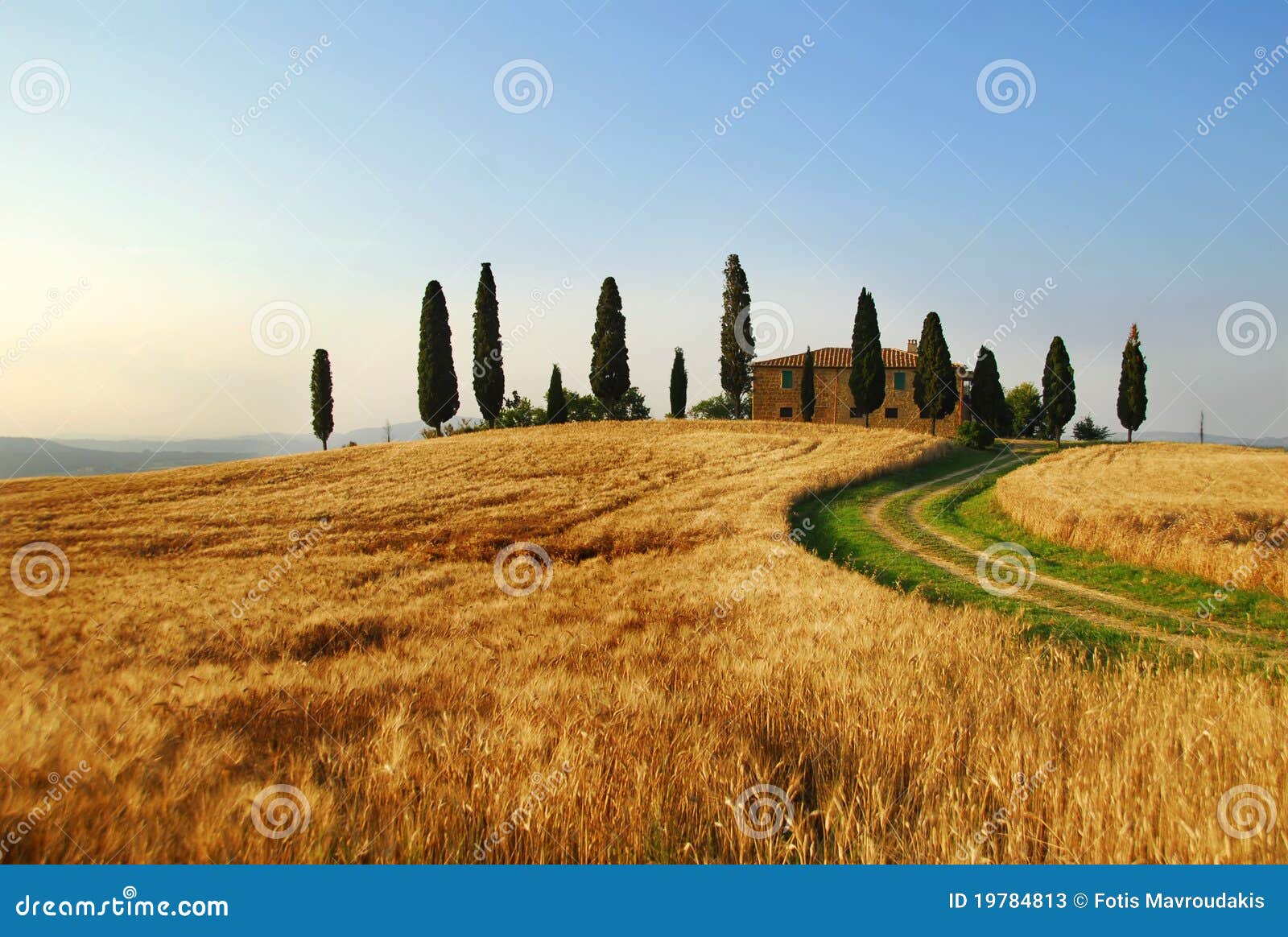 Maison De Campagne De La Toscane Image stock - Image du cordon, manoir ...
