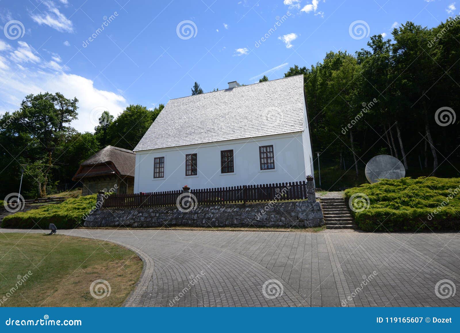 Maison De Naissance De Nikola Tesla, Smiljan Image stock - Image du ...