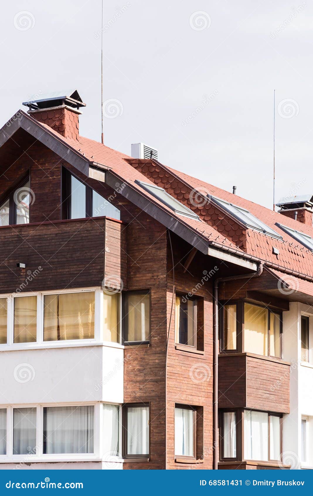 Maison De Pignon Avec Un Toit Image stock - Image du investissement ...