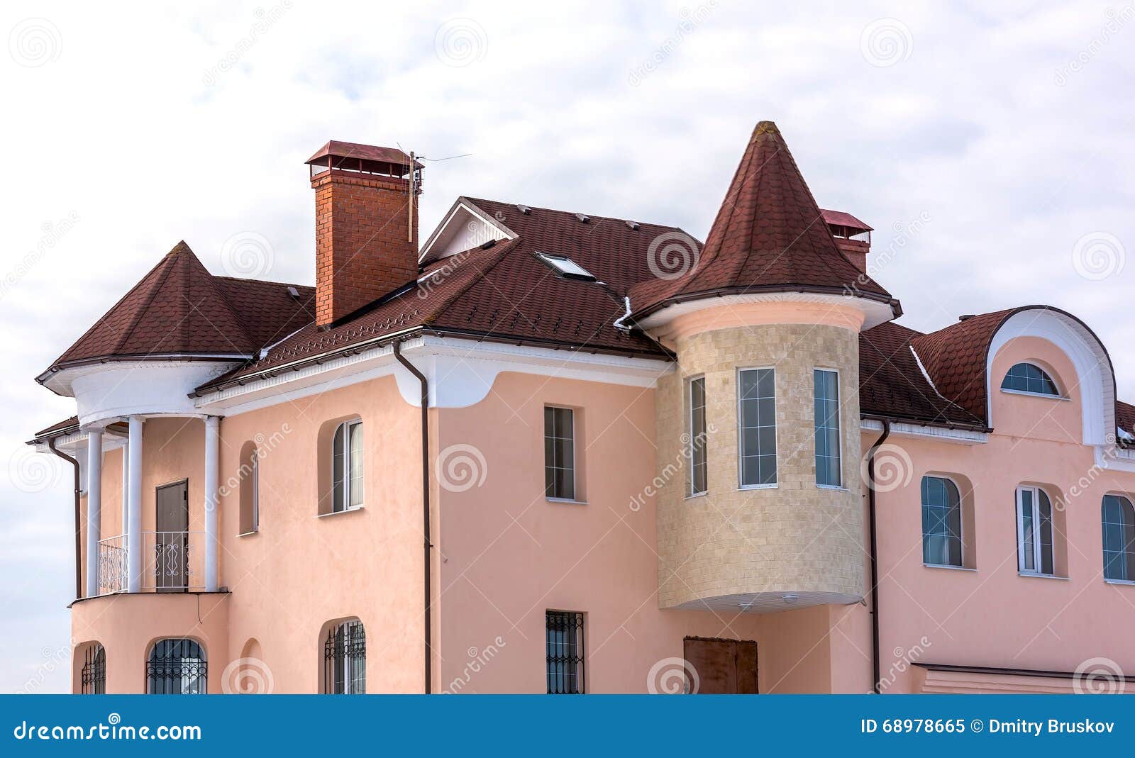 Maison De Pignon Avec Un Toit Image stock - Image of investissement ...