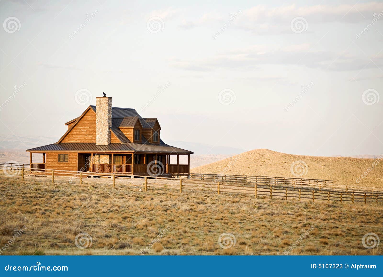 Maison De Ranch Dans Midwest Image stock - Image du bois, porche: 5107323