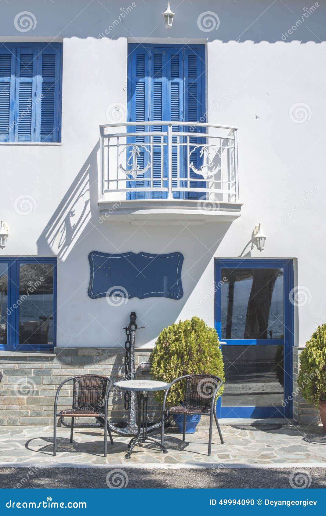 Maison grecque typique photo stock. Image du tourisme - 49994090