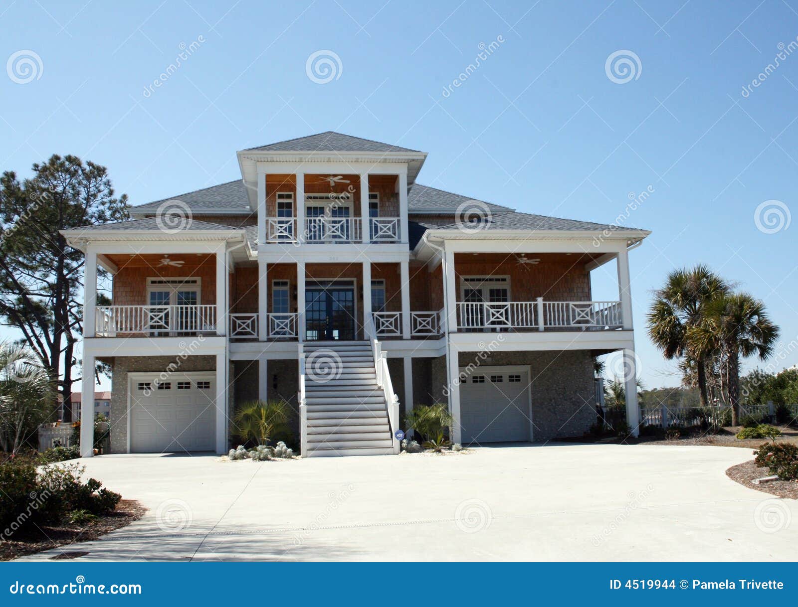Maison Moderne De Bord De Mer Photo stock - Image du côtier ...
