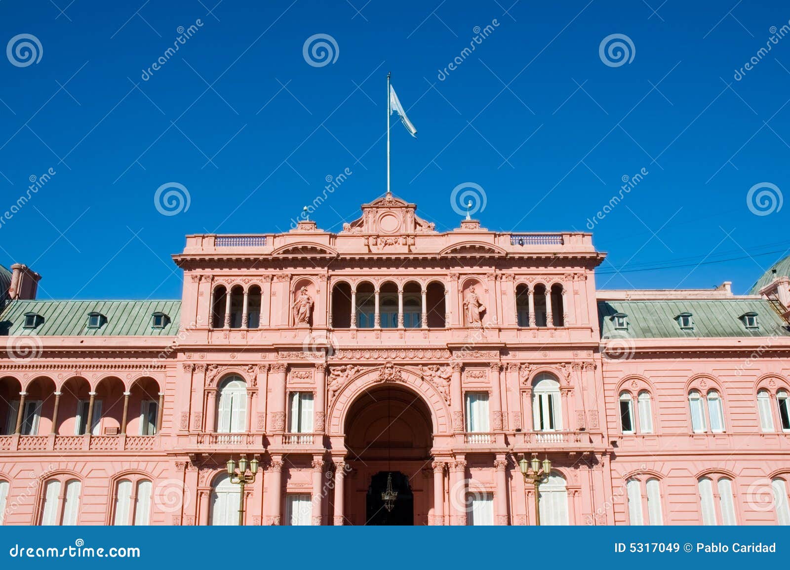Maison rose, Buenos Aires. image stock. Image du aires - 5317049