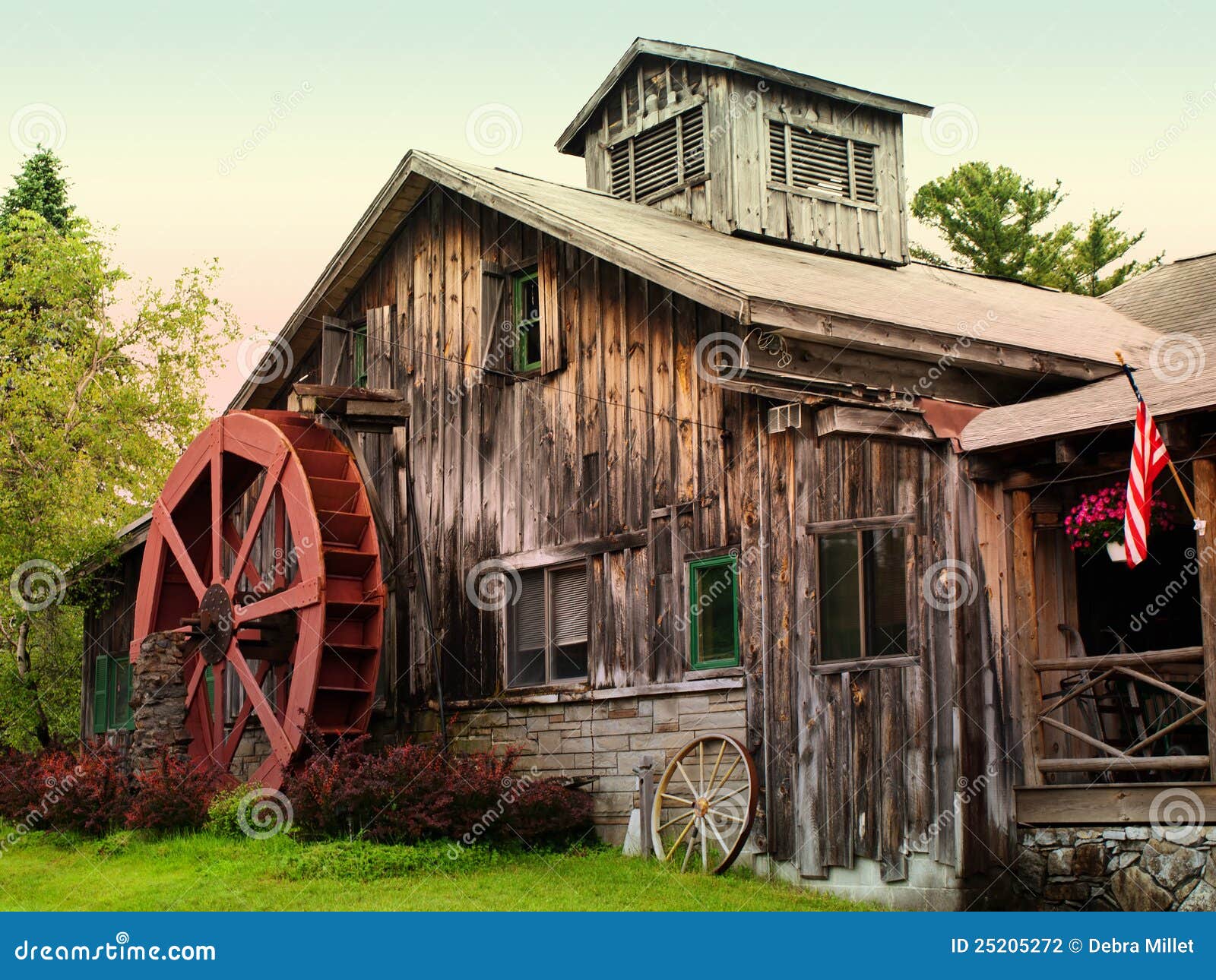 Maison rustique photo stock. Image of rustique, roue - 25205272