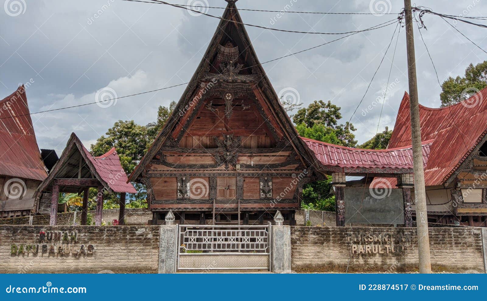 Maison Traditionnelle De Batak Toba Photographie éditorial - Image du ...