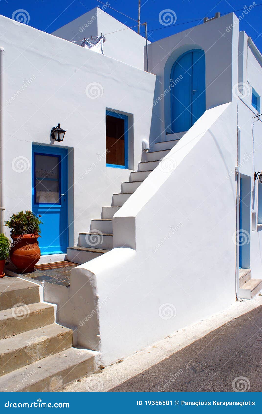 Maison Traditionnelle Grecque Chez Santorini Image stock - Image du ...