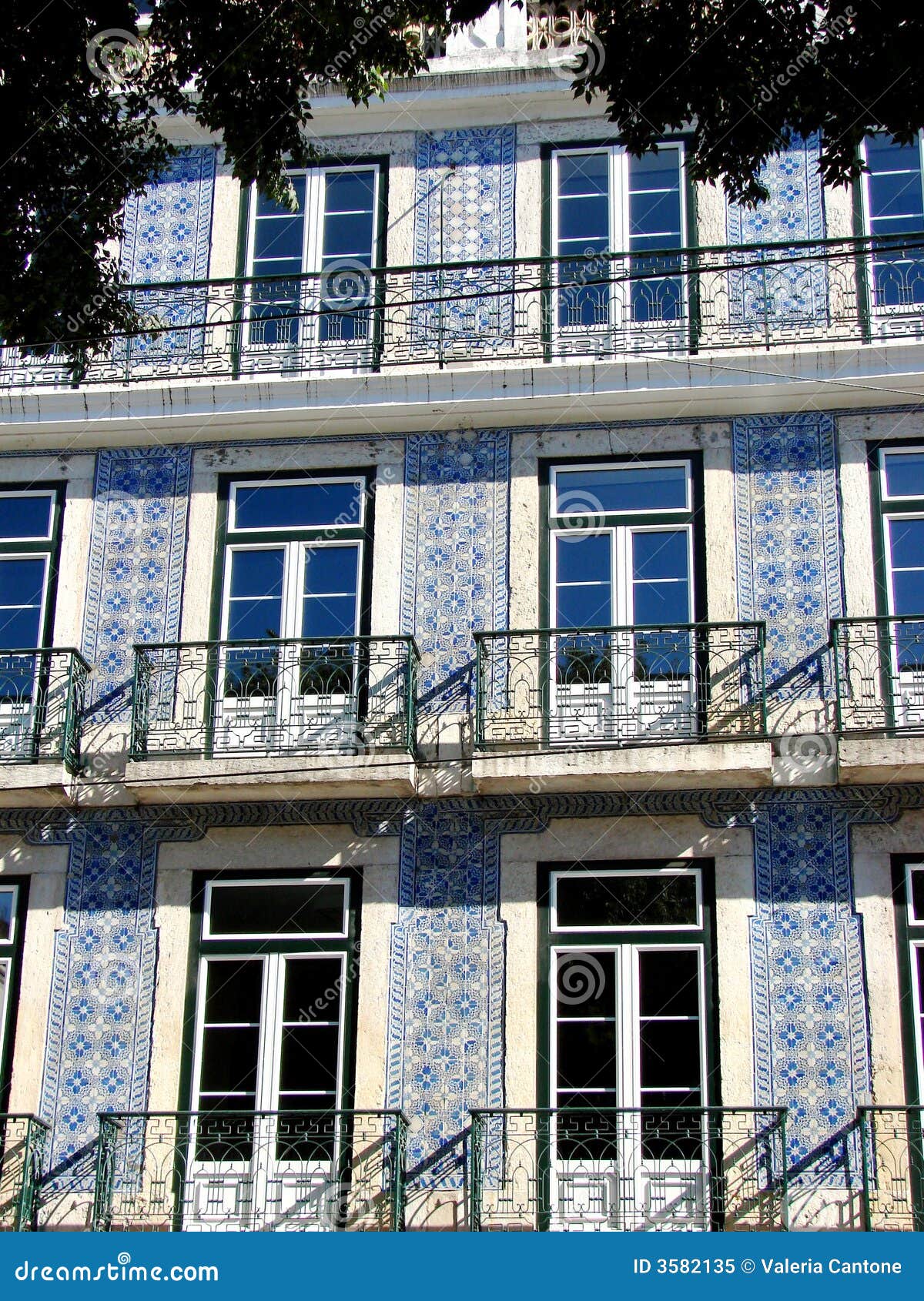 Maison Type Avec Des Azulejos Image stock - Image of construction ...