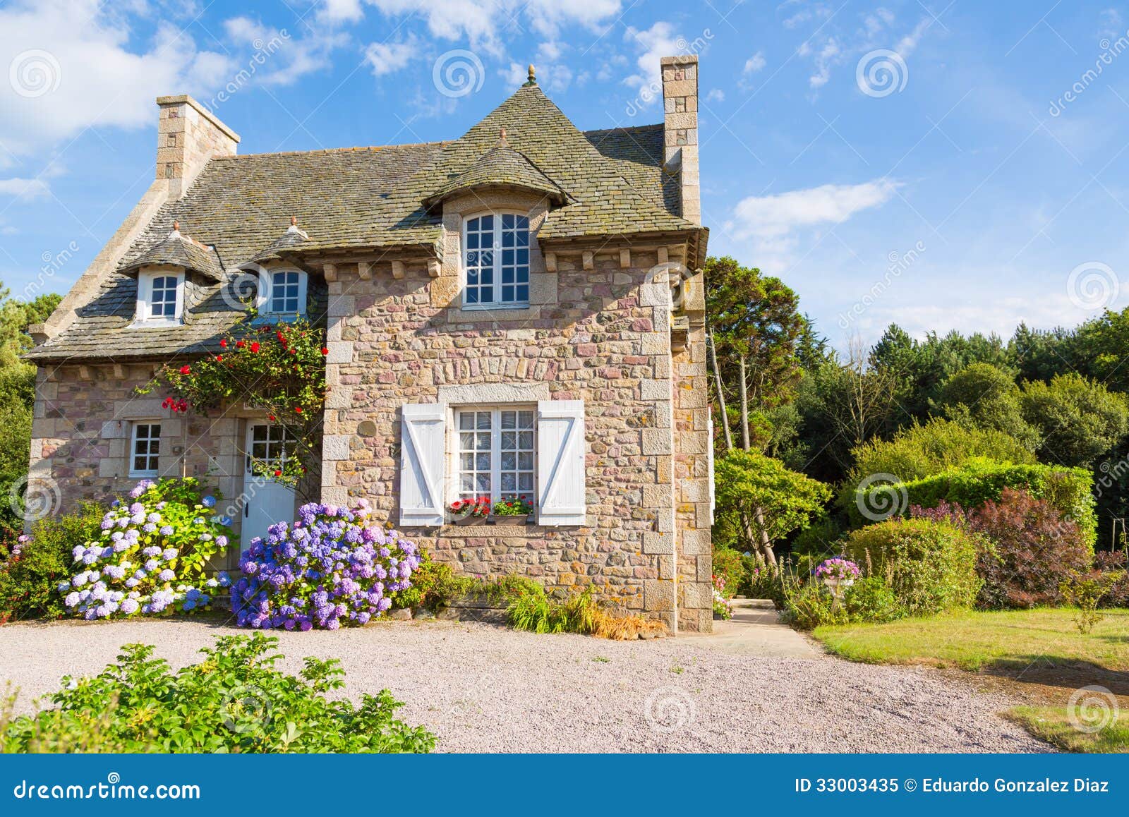Maison Typique De La Bretagne De Français Photo libre de droits - Image ... Maison Typique De La Bretagne De Français Photo libre de droits - Image ...
