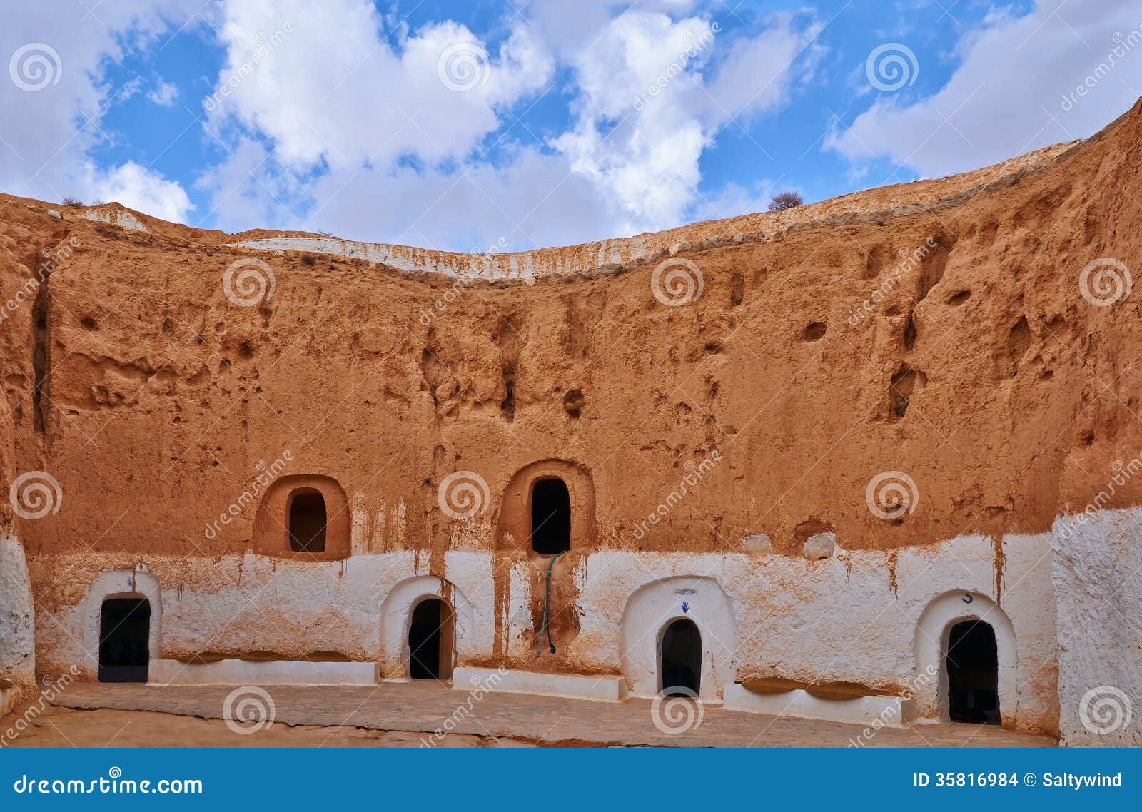 Maisons De Troglodyte Dans Matmata Photo stock - Image du troglodyte ...