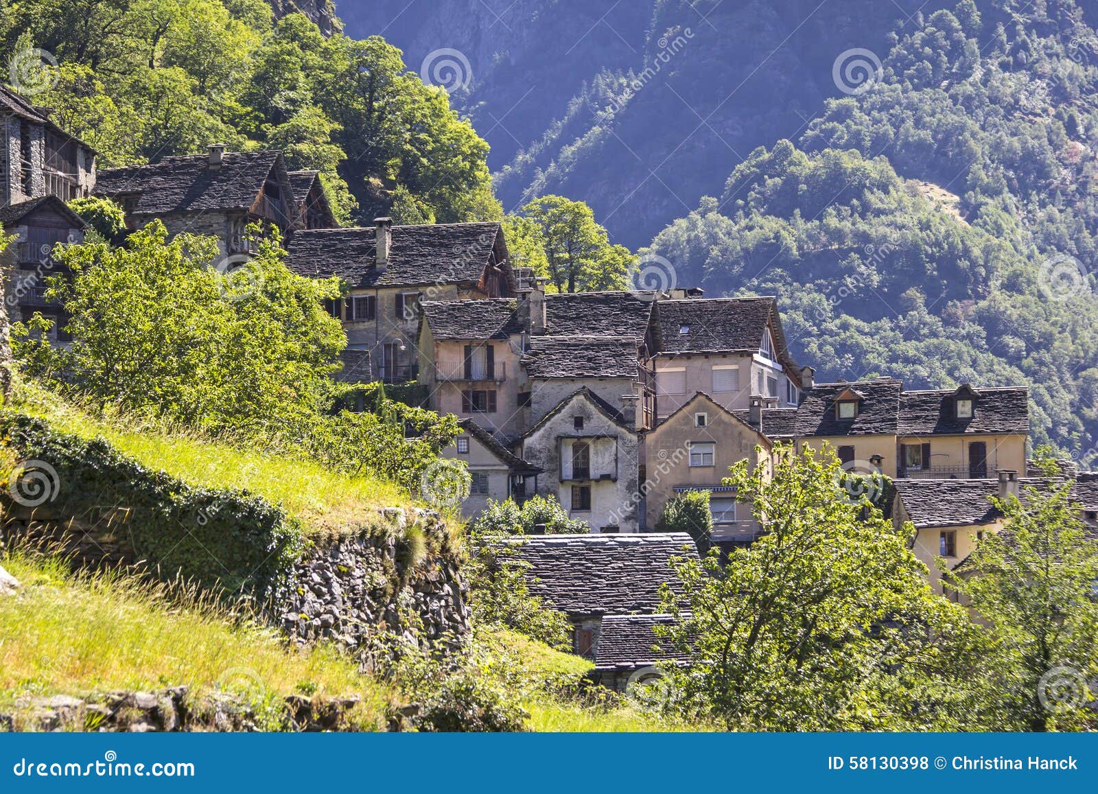 Maisons En Pierre, Rustico, Tessin Photo stock - Image du terrasse ...