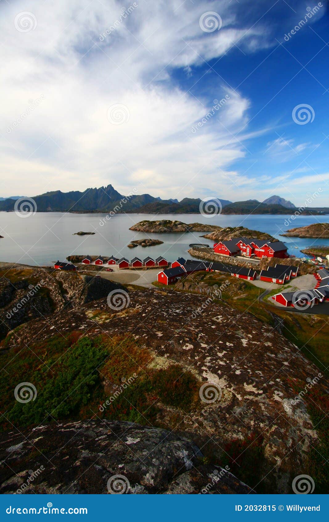 Maisons Rouges Types Du Lofoten Image stock - Image du côte, tourisme ...
