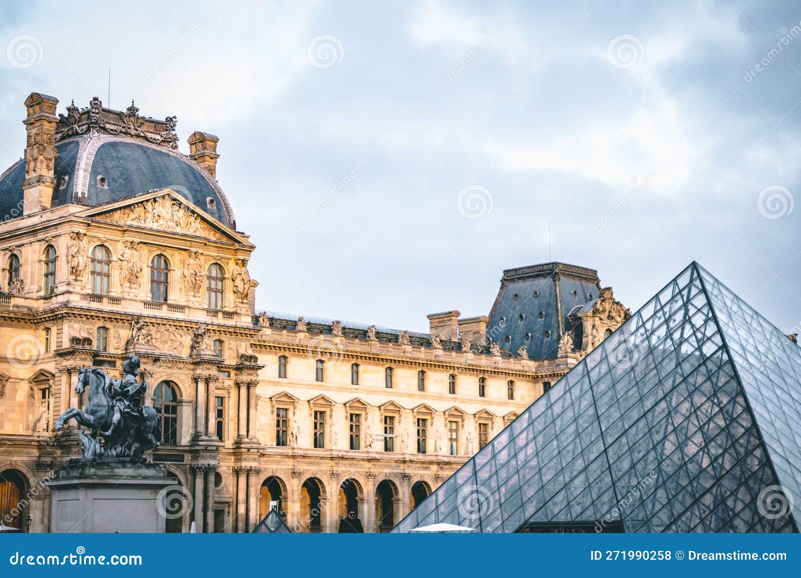 Majestic Louvre Museum Paris Illuminated Nighttime View Editorial Stock ...