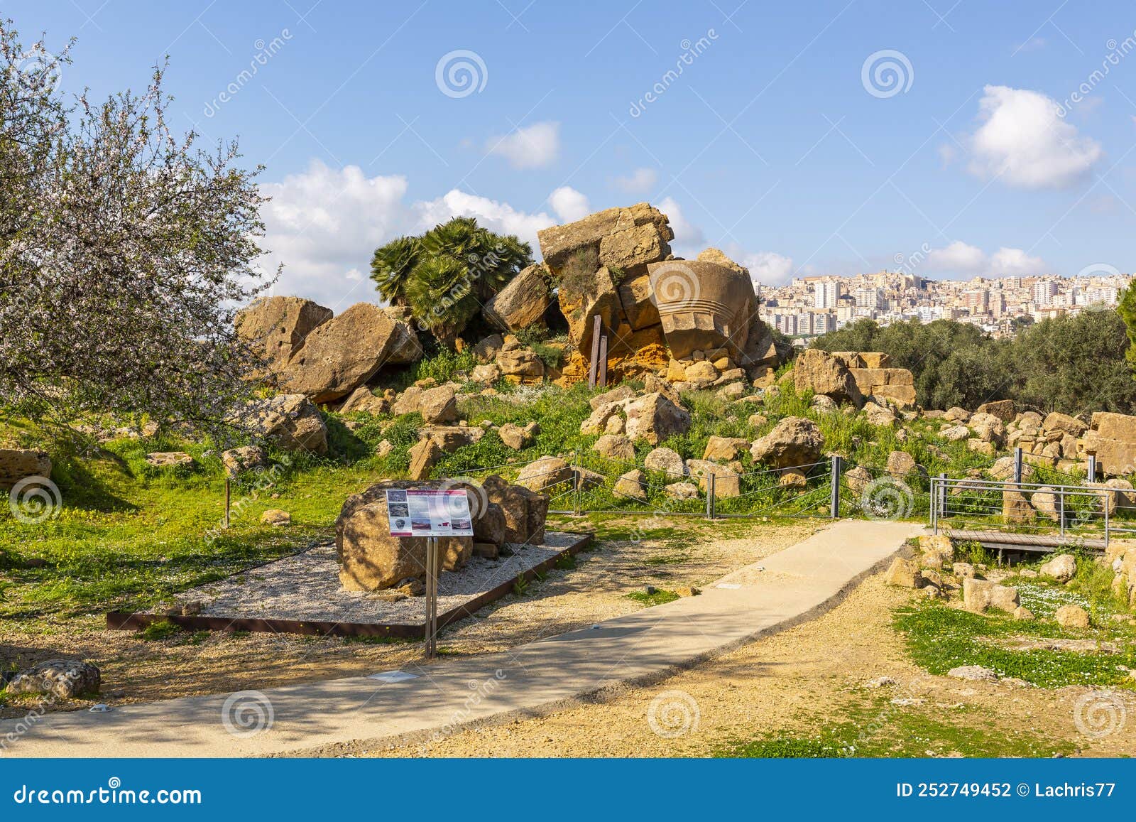 The Majestic Telamon in the Valley of the Temples Editorial Photography ...