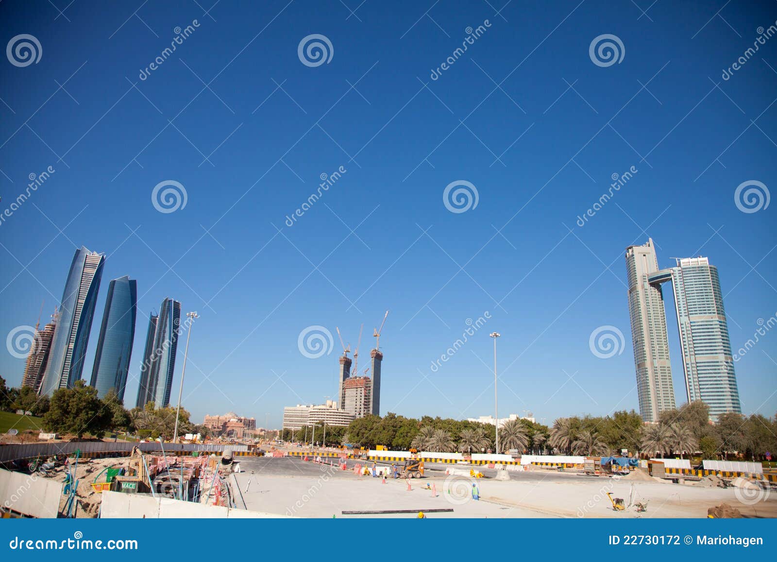 Major Construction Abu Dhabi Stock Photo - Image of industry, arab ...